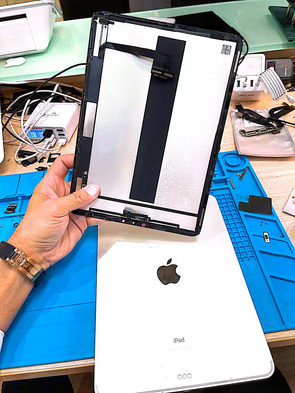 iPad Repair Services - Alfa Plug